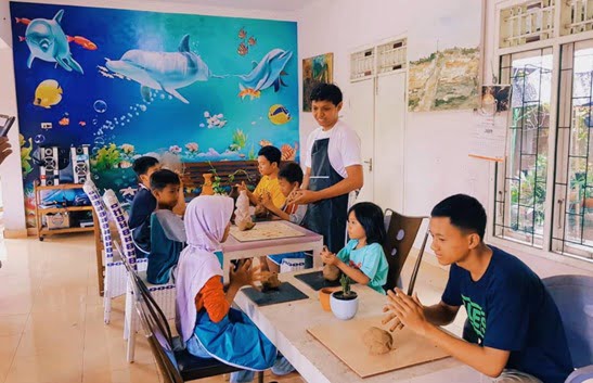 Belajar Seni lewat Ruang Keramik Studio - Lampung Post