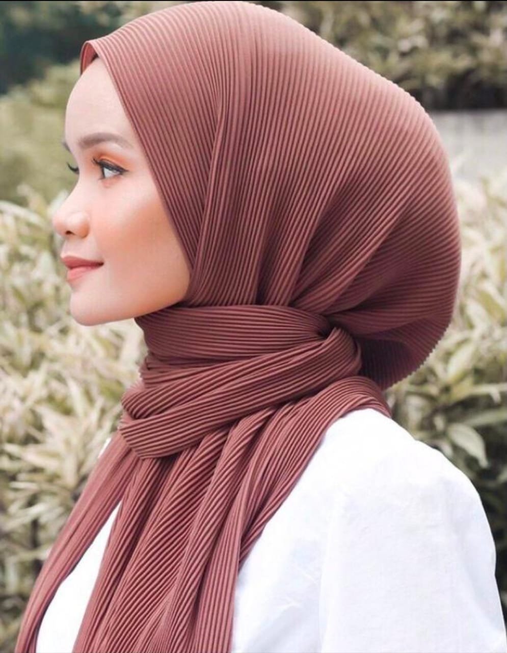 Pasmina Plisket Modis dan Praktis | Lampung Post