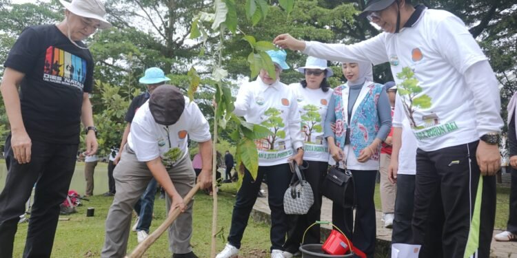 Implementasi Ekoteologi, UIN RIL Gandeng REI Lakukan Penanaman Pohon ...