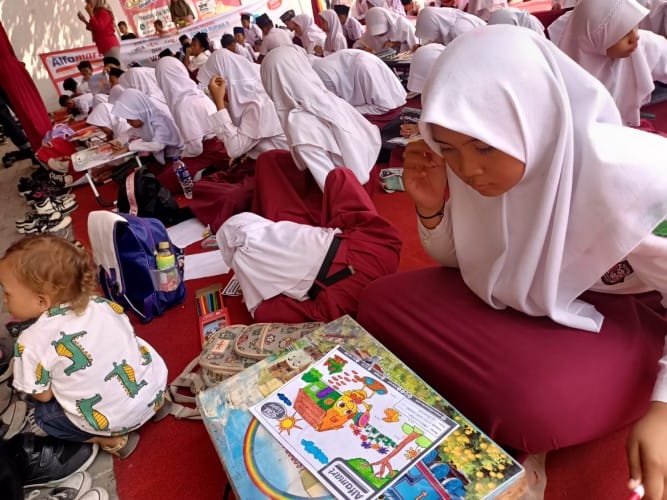 Lomba Mewarnai dan Lomba Rangking 1 Alfamart-SGM Meriahkan Kota Bandar ...